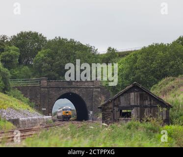 Locomotive services class 47 locomotive 47593 passing Shotlock tunnel ...