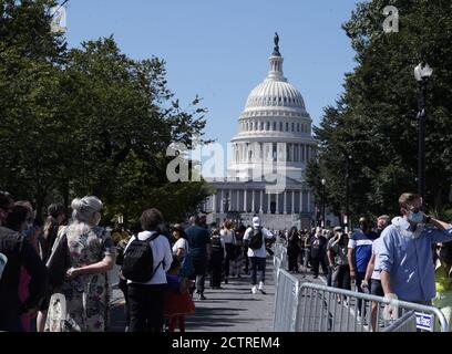People getting in line to pay their respects. (Photo by Lenin Nolly ...