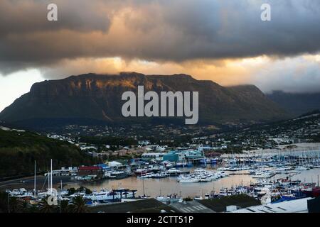 A view of Hout Bay and the mountains behind Stock Photo - Alamy