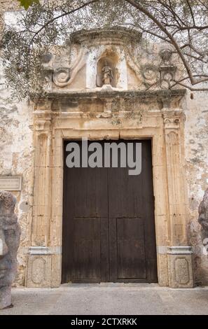 Traditional Spanish door Stock Photo - Alamy
