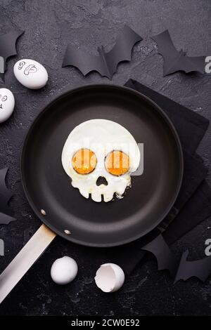 Fried eggs in the shape of a skull. Halloween breakfast Stock Photo - Alamy
