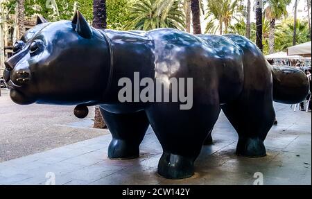THE CAT BY FERNANDO BOTERO, RAMBLA DEL RAVAL, BARCELONA, SPAIN Stock ...