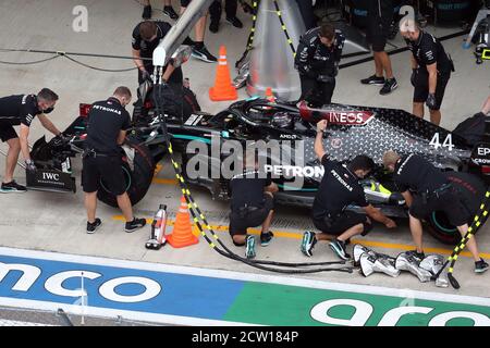 Mercedes AMG Petronas pit crew of driver Nico Rosberg changes tires ...
