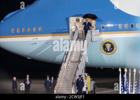 President Trump steps from AirForce One to speak for supporters at MAGA ...