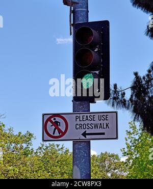 Green Right Arrow Traffic Light Green Right Arrow Traffic Light Stock ...