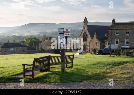 Reeth village green Yorkshire Stock Photo - Alamy