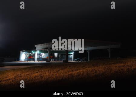 Old gas station in the middle of nowhere Stock Photo - Alamy