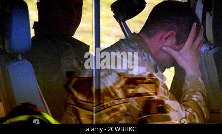 Wounded British soldiers return from the Second Gulf War 2003 Stock ...