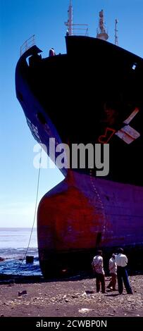 Rudder and propeller of oil tanker Stock Photo - Alamy