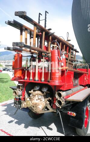 Old FIAT firetruck (1916) of Italian firefighters Stock Photo - Alamy