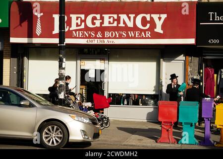 Regency general merchandise sign logo in Brooklyn Stock Photo - Alamy
