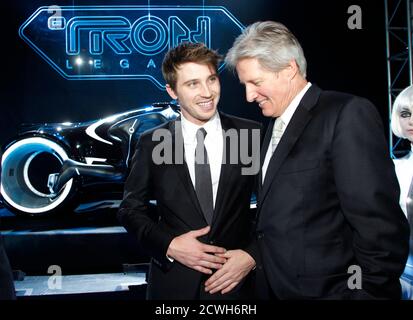 BRUCE BOXLEITNER TRON: LEGACY WORLD PREMIERE HOLLYWOOD LOS ANGELES ...