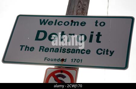 Welcome to Detroit city sign Michigan USA Stock Photo - Alamy