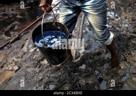 Nigerian Oil Refinery Stock Photo - Alamy