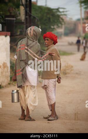 Indian men in conversation, Jodhpur, Rajasthan, India Stock Photo - Alamy