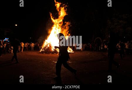 Indian festival of the burning of the demoness Holika Stock Photo - Alamy