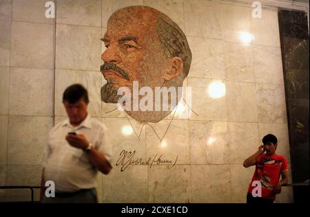 Metro station Biblioteka Imeni Lenina, portal of surface vestibule ...