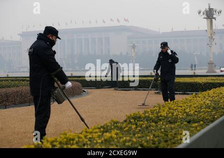 Chinese SWAT team and their weapons during a public demonstration Stock ...