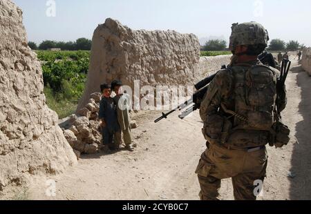 U.S. Soldiers, from Charlie Company, 40th Engineer Battalion, 2nd ...
