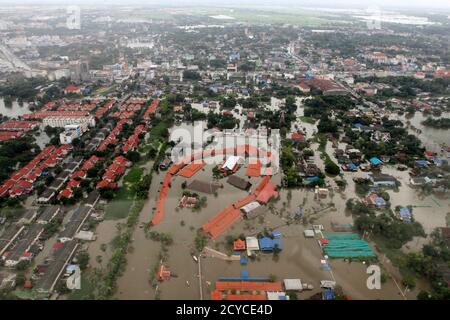 Aerial view of massive flooding caused by Hurricane Katrina submerging ...