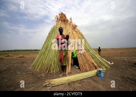 Dinka woman with child, Sudan Stock Photo - Alamy