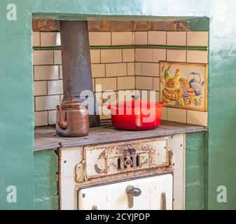 Metters was a brand of stoves and ovens made by an Australian company ...