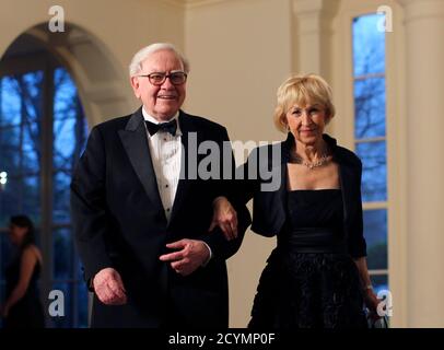 Warren Buffett and Astrid M. Buffett arrive for the Official Dinner ...