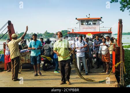 Arrival to the Kochi waterfront of the busy Fort Cochin to Fort Vypin ...
