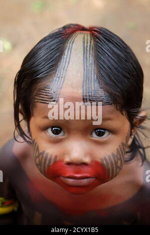 Kayapo girl Stock Photo - Alamy