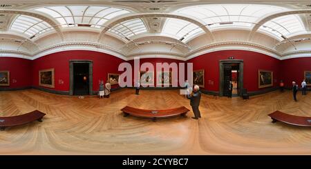 360° view of What time is it - Alamy