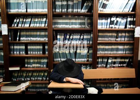 Inside Mea Shearim, Jerusalem, Israel Stock Photo - Alamy