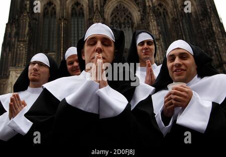 Germany, Cologne, nuns in front of the sarcophagus of archbishop ...