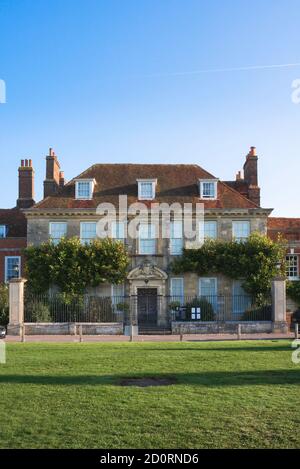 Mompesson House Salisbury, view in summer of Mompesson House, a 18th ...