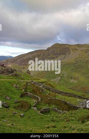 Croesor slate quarry and surrounding Snowdonia mountain views Stock ...