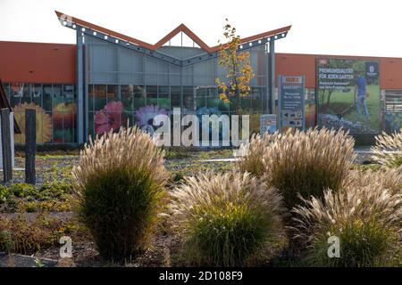 Obi hardware store in Düsseldorf-Heerdt, Germany Stock Photo - Alamy