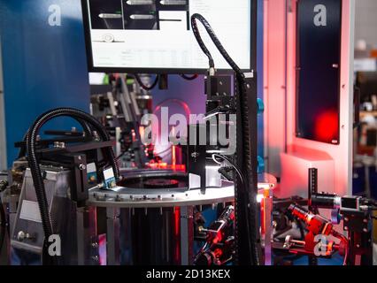 Bowl screw feeder to optical screw sorting machine. Industrial ...