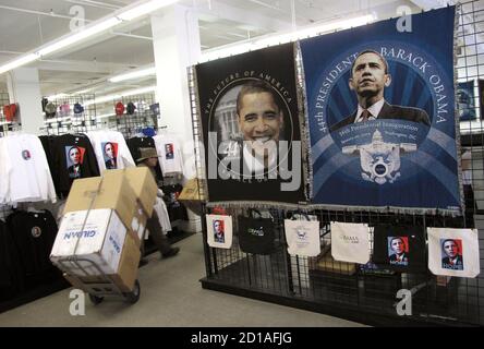 Downtown Washington DC souvenir store with President Obama memorabilia ...