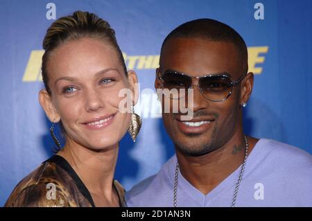 "Into the Blue" (Premiere) Tyson Beckford, April Roomet 09-21-2005 ...