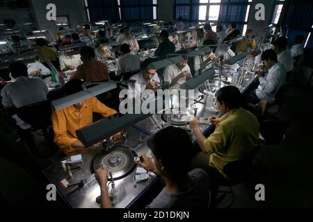 diamond cutting and polishing factory surat gujarat india Stock Photo ...