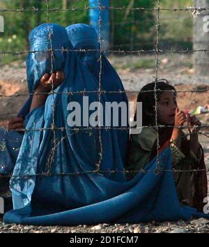 Women in Burqa in Peshawar Bazaar of Pakistan Stock Photo - Alamy
