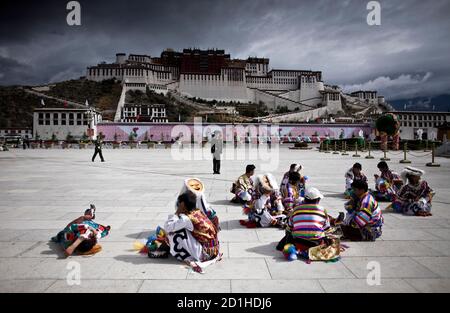 Tibetan dancers, Lhasa, Tibet, Asia Stock Photo - Alamy