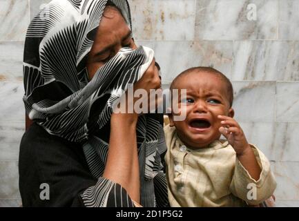 Pakistani poor Child Crying Stock Photo - Alamy