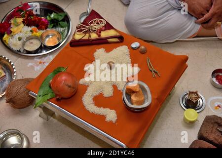 Statue of Ganesha at a traditional hindu wedding Stock Photo - Alamy