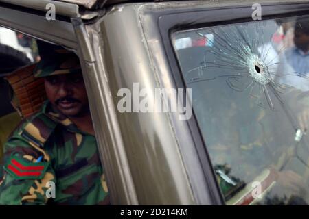 The rebel BDR, Bangladesh Rifles, soldiers take position with heavy ...