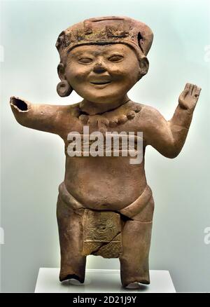 Smiling human figure. Ceramics. El Tajin culture. Remojadas Phase ...