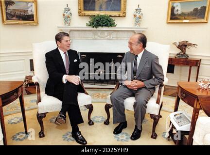 US PRESIDENT RONALD REAGAN meets with Afghan Mujahideen leaders in the ...
