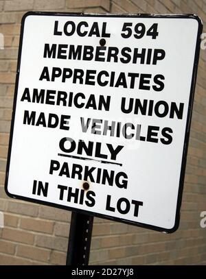 Service Vehicles Only Sign on a Pillar Stock Photo - Alamy