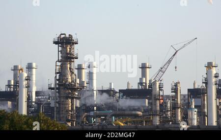 OIL REFINERY IN ALGERIA Stock Photo - Alamy