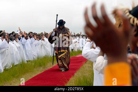 Members Shembe faith (Nazareth Baptist Church) a religious hybrid ...