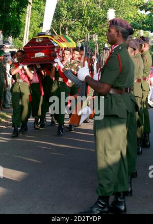 Sri Lankan Army soldiers carry Sri Lankan national flags dressed in ...